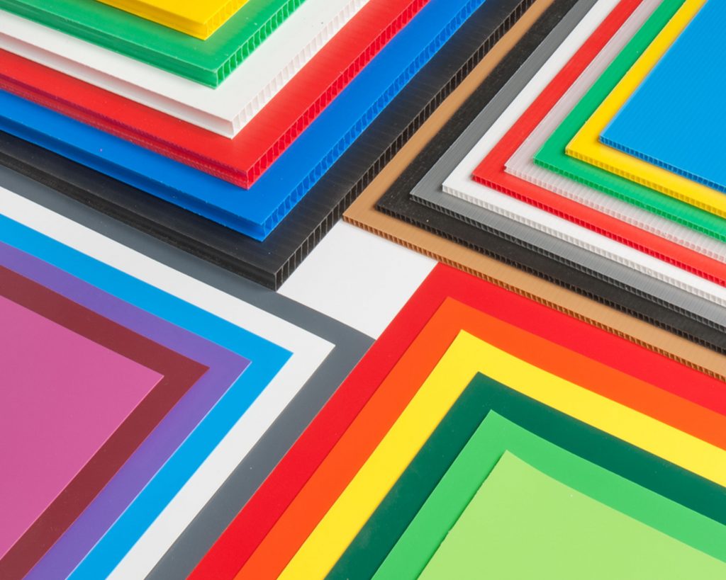 Placas de plástico duro - Catálogo 2022 - Servei Estació