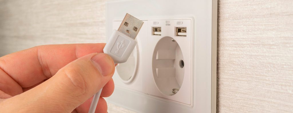 ¿Cómo instalar un enchufe USB en casa? - Servei Estació