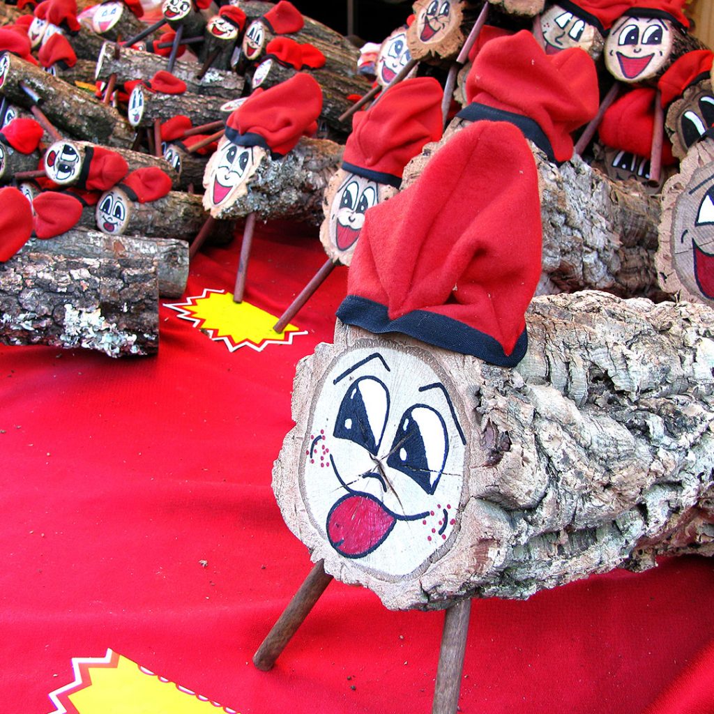 Caga tió casero: Materiales y herramientas para crearlo - Servei Estació